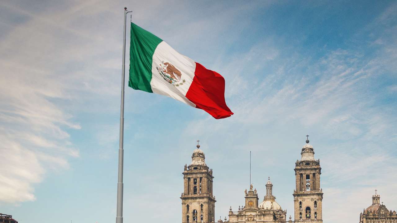 Claudia Sheinbaum asume como la primera mujer presidenta de México