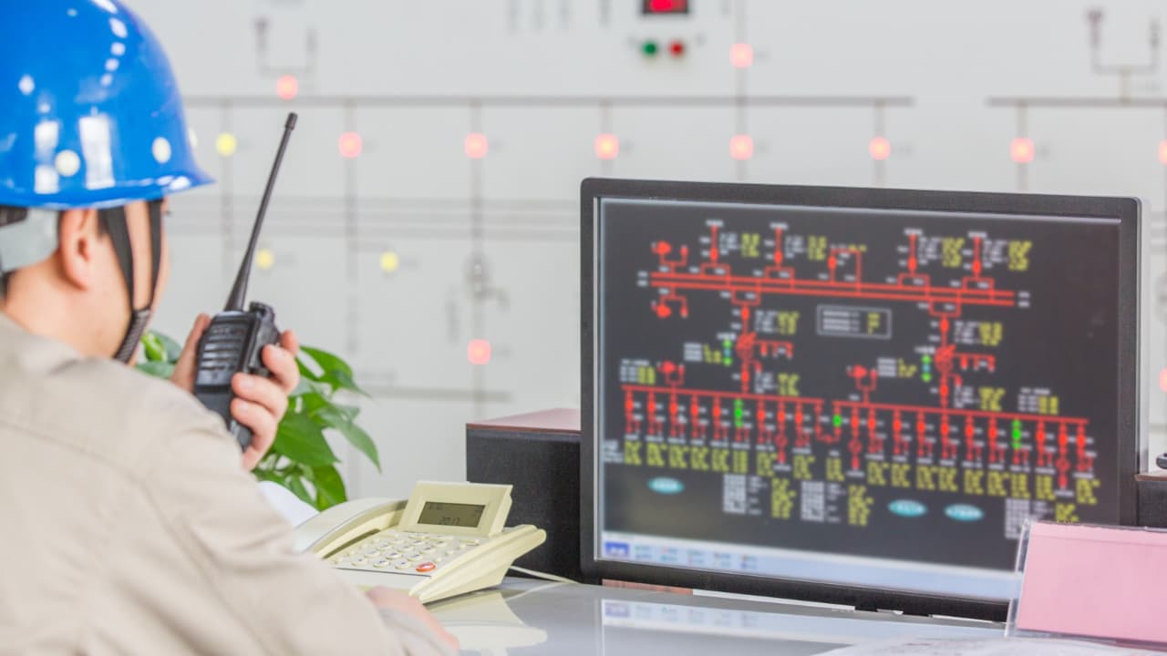 Gobierno del Ecuador adjudicará tres proyectos eléctricos en 2026